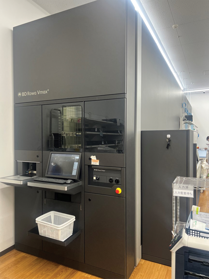 日本BD、医薬品を全自動で入庫する「BD Rowa™ EasyLoad」稼働開始 | BD