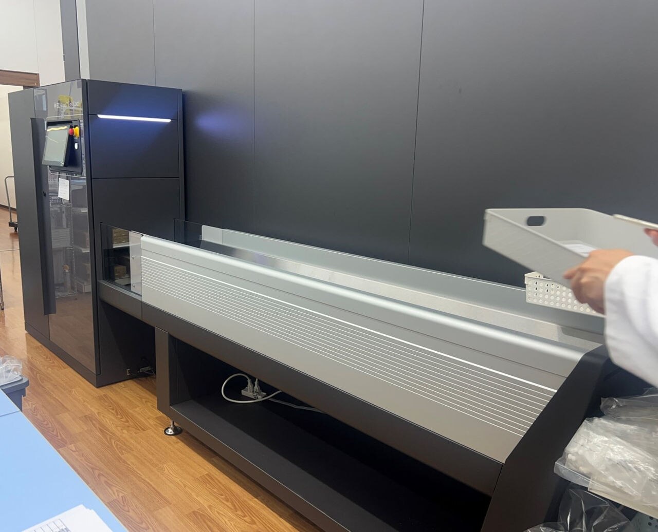 日本BD、医薬品を全自動で入庫する「BD Rowa™ EasyLoad」稼働開始 | BD